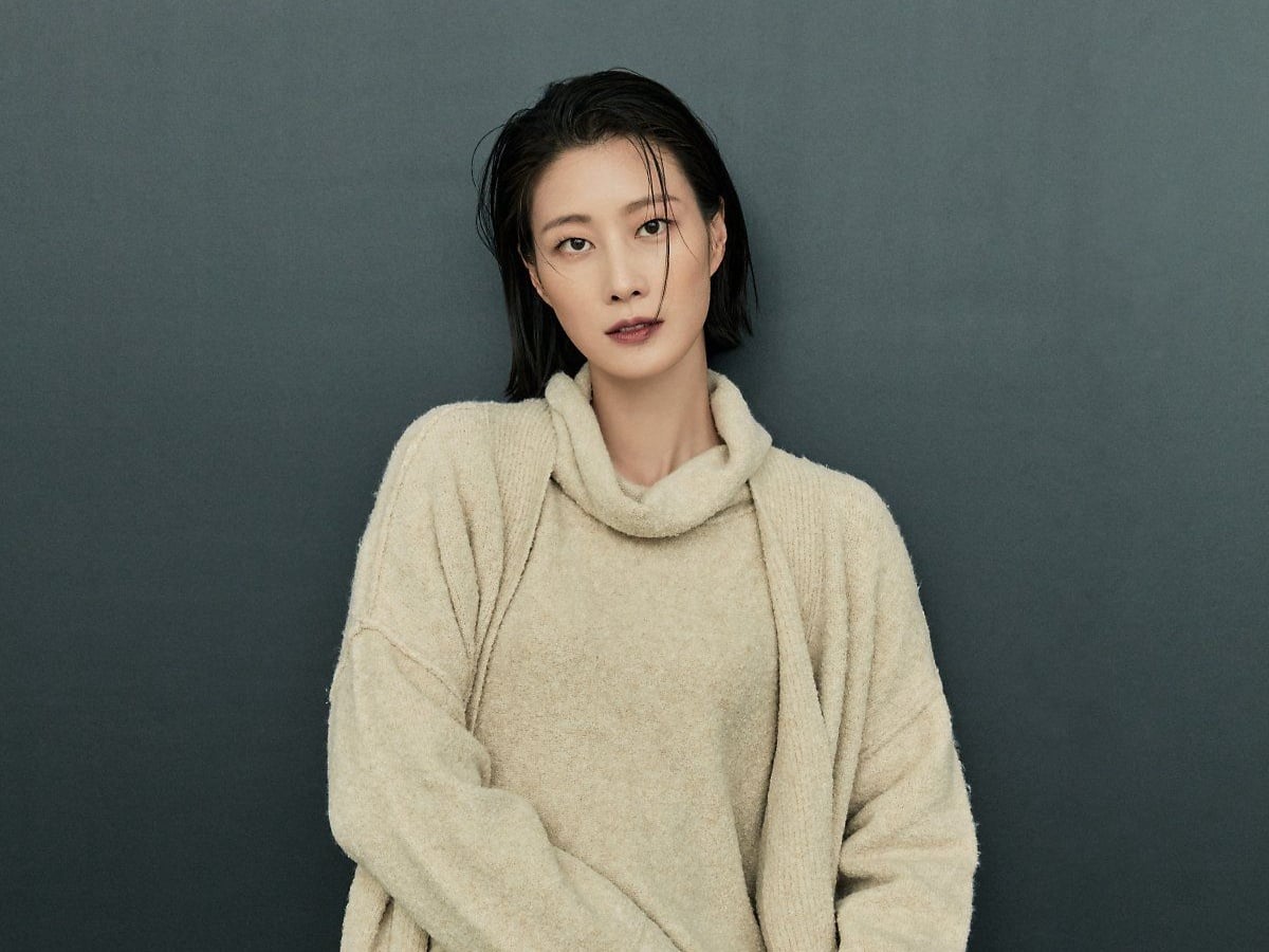 Model Lee Hyun Yi shares accidents behind the stage including using a ...