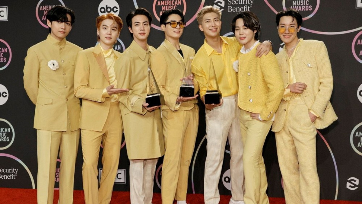 BTS break their tie with Taylor Swift & now the artist with the most ...