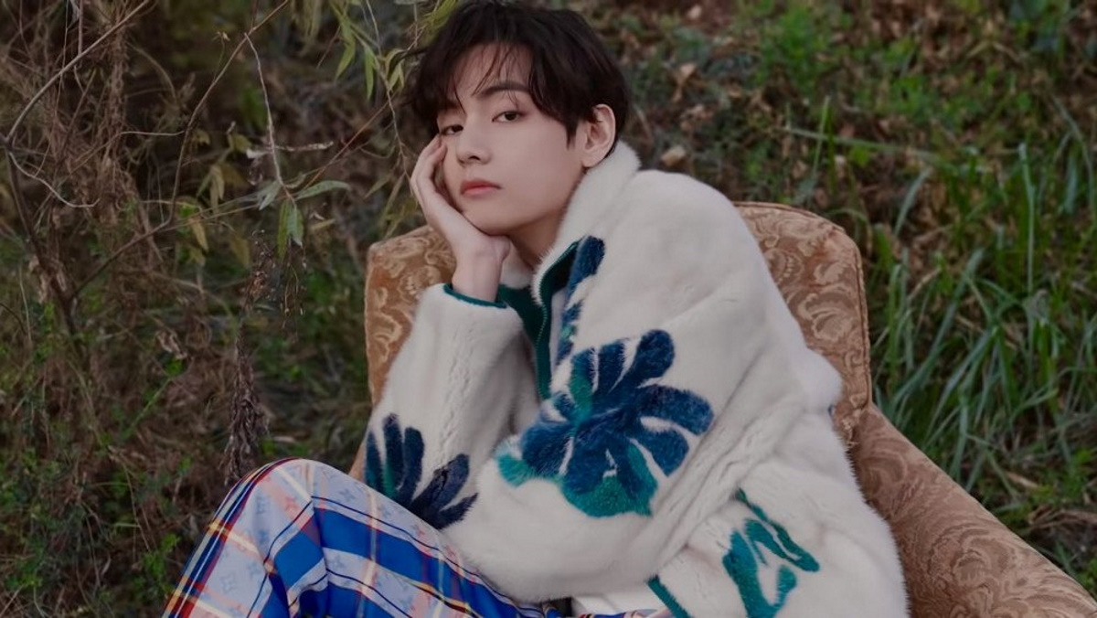 BTS's V earns new peak on Billboard's 'Artist 100' & 'Emerging Artists ...