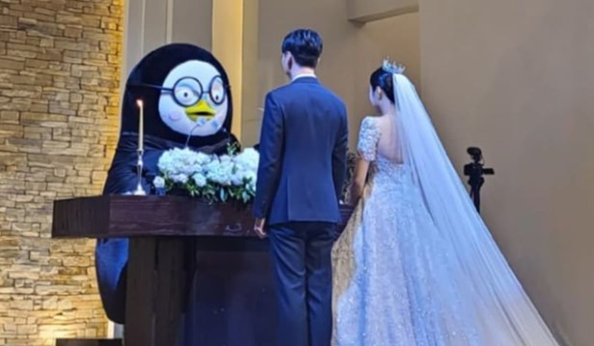 Popular penguin character Pengsoo hilariously participates in wedding ...