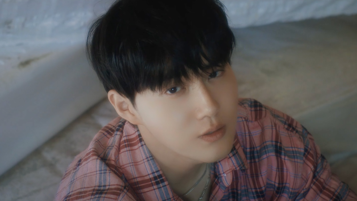 EXO Suho's solo album 'Grey Suit' ranks #1 on iTunes' 'Top Album' chart ...