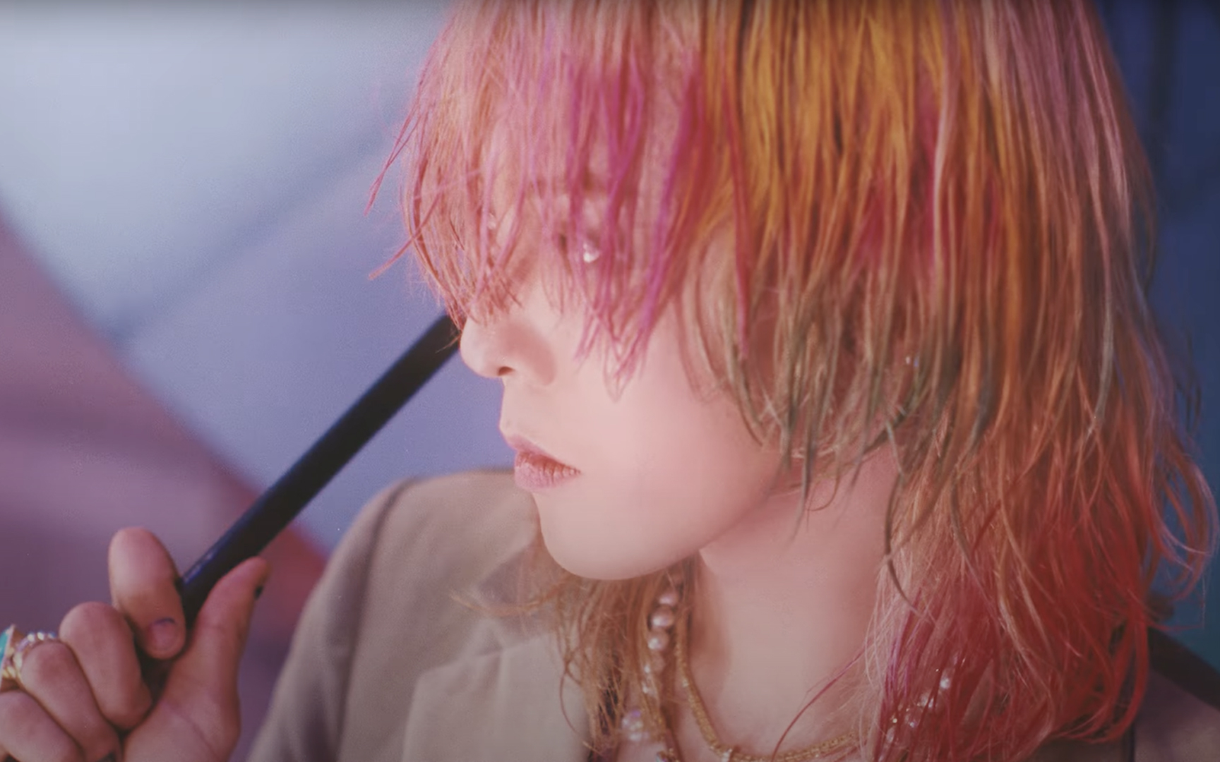 G-Dragon displays his dance skills for the first time in a long time ...