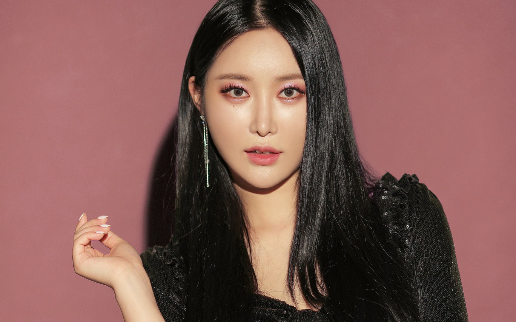 "We came all the way here thanks to the fans," Brave Girls' Minyoung ...