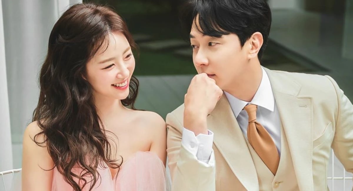 Shinhwa's Andy and announcer Lee Eun Joo officially tie the knot today ...