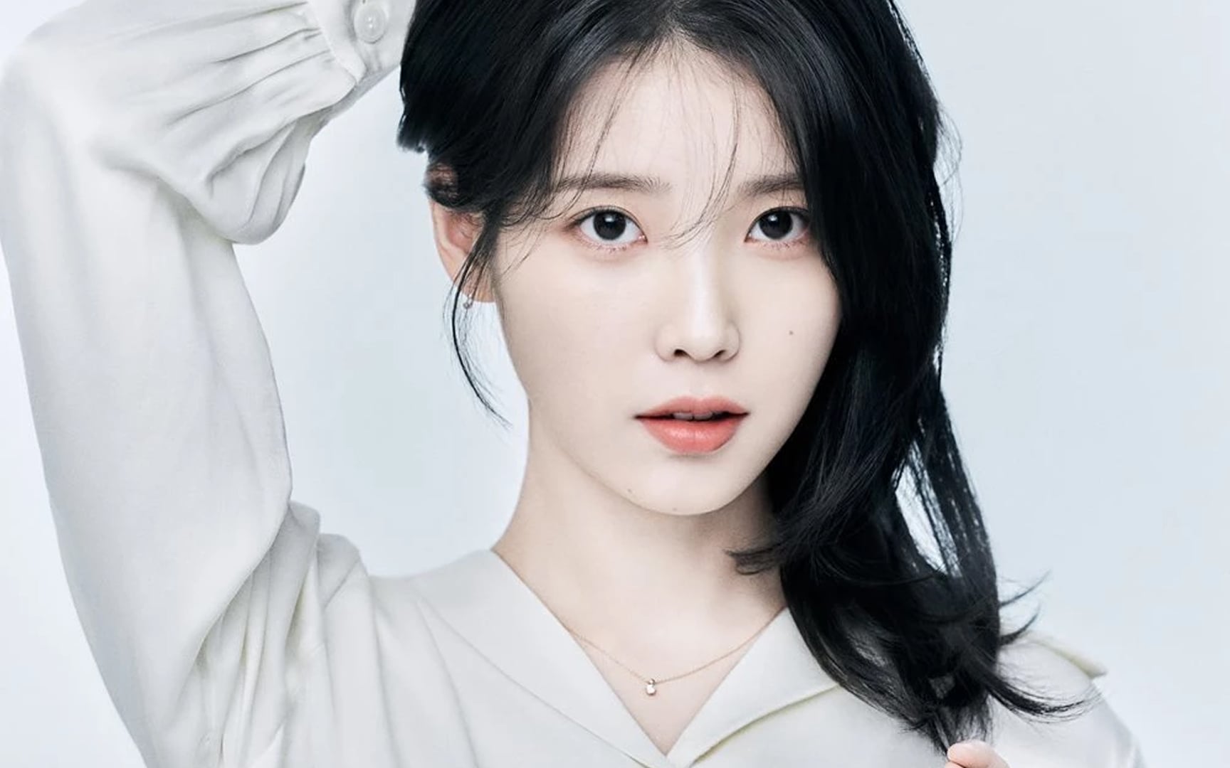One lucky fan was able to meet IU on the street of Cannes | allkpop