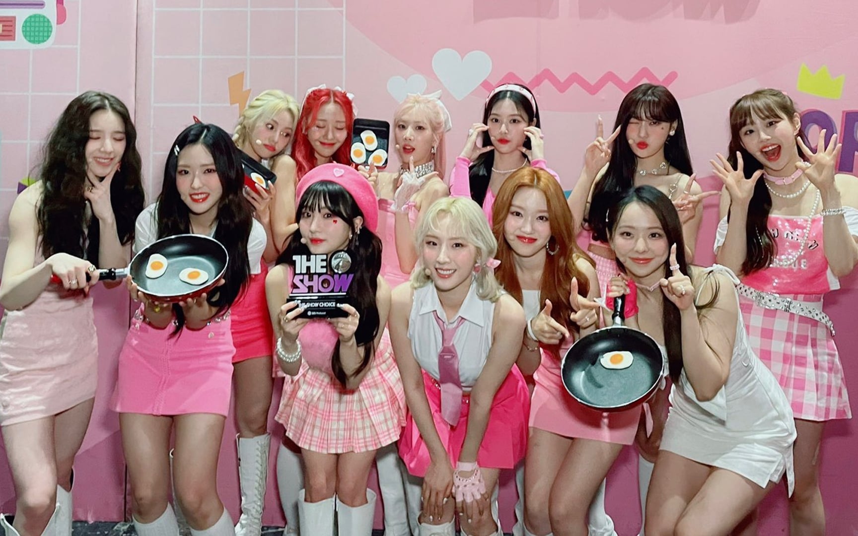 LOONA takes home their first music show win for "Flip That" on the SBS MTV's 'The Show' | allkpop