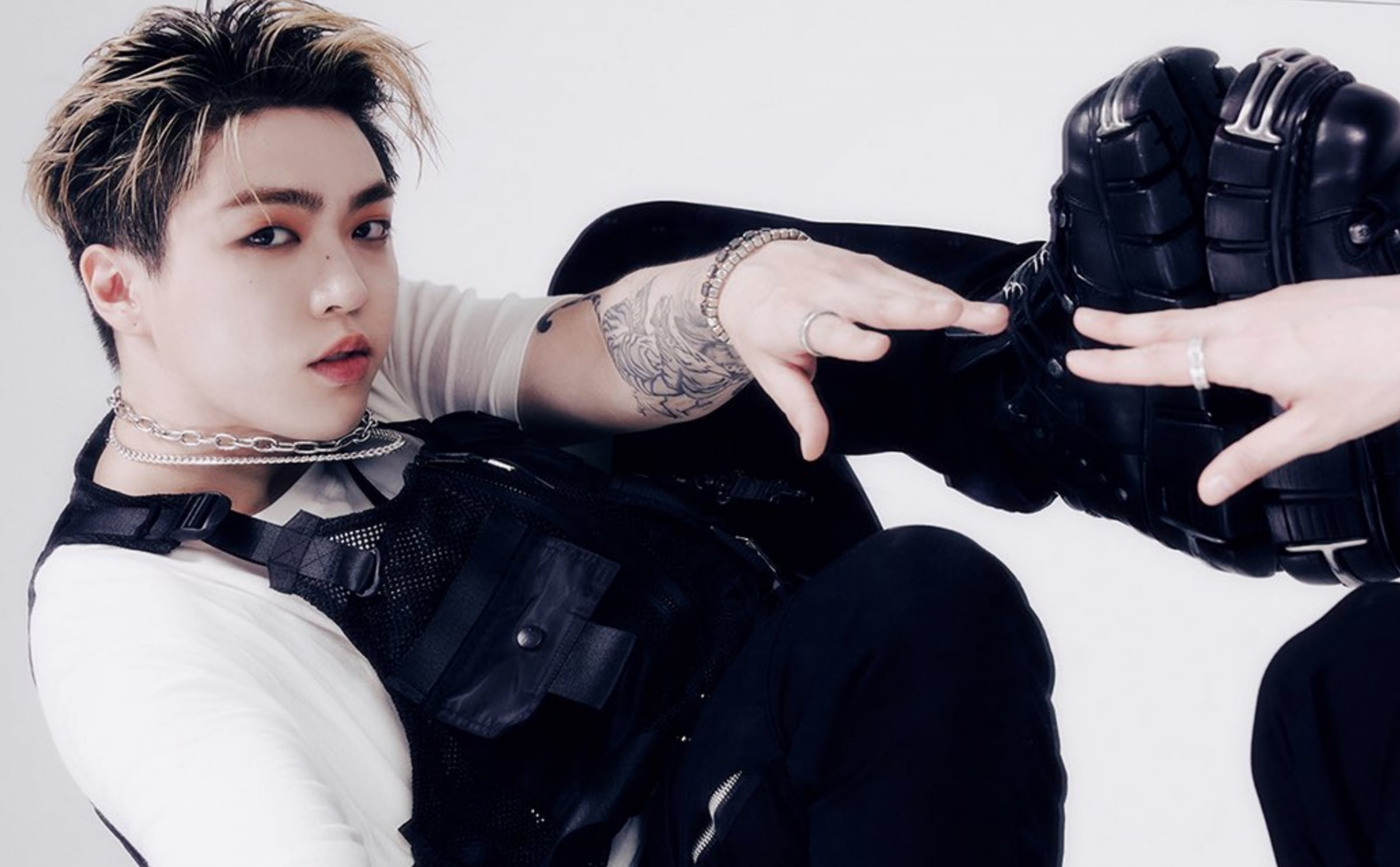 JUNNY releases highlight medley for upcoming 1st studio album 'blanc ...