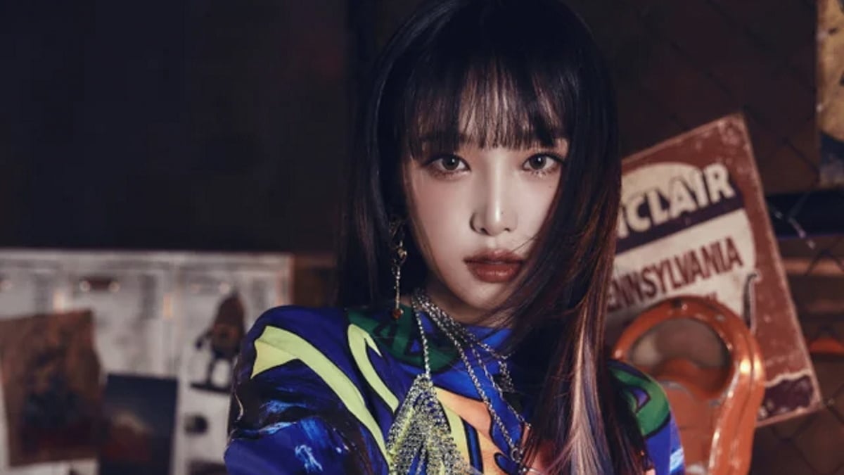 Choi Ye Na nearly doubles her first-week sales record with 'Smartphone ...