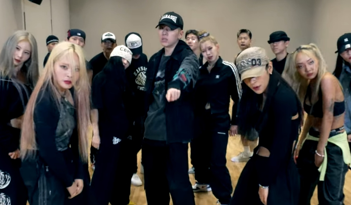 Zico starts a party in dance practice video for 'Freak' | allkpop