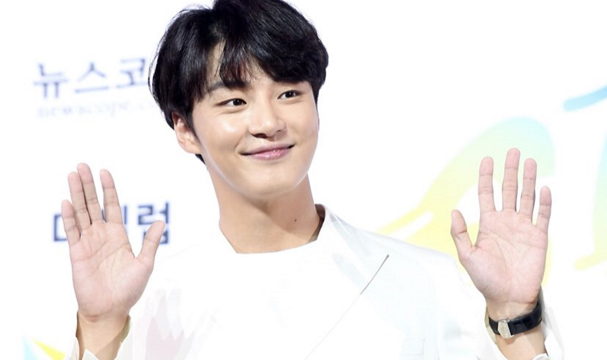 Yoon Si Yoon to play A Pink Eunji's love interest in 'Work Later, Drink ...