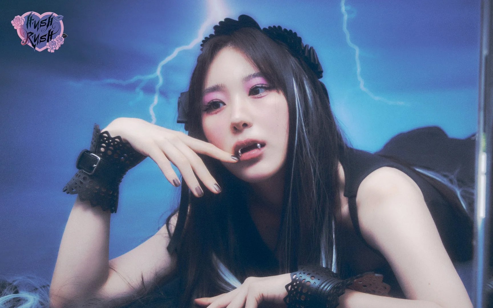 Lee Chae Yeon becomes a vampire in the new set of teaser images for her first mini-album 'HUSH ...