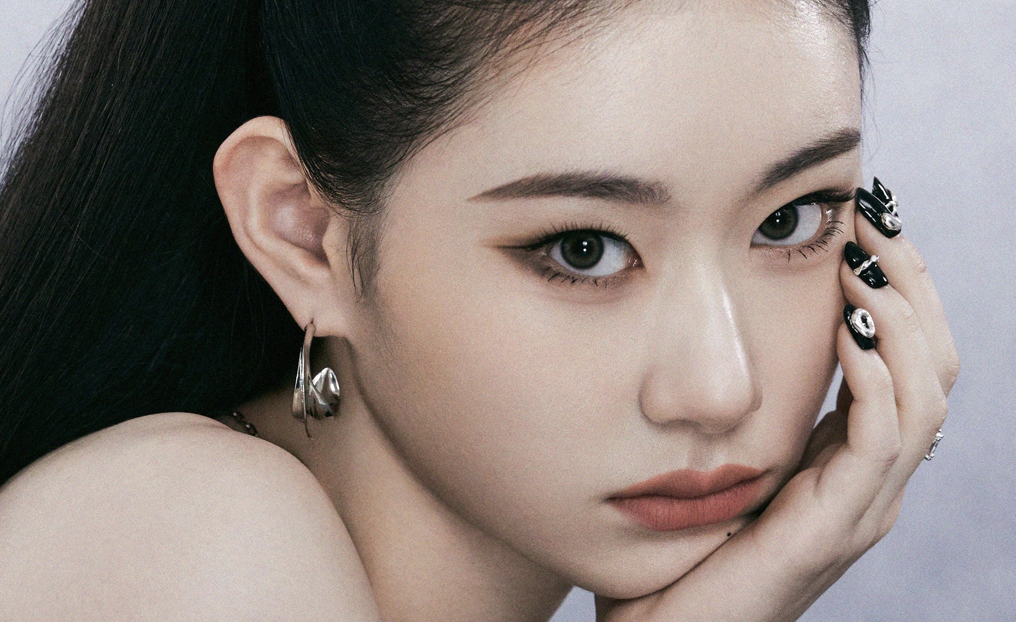 ITZY's Chaeryeong exudes powerful charisma in her concept photo for 'CHESHIRE' | allkpop