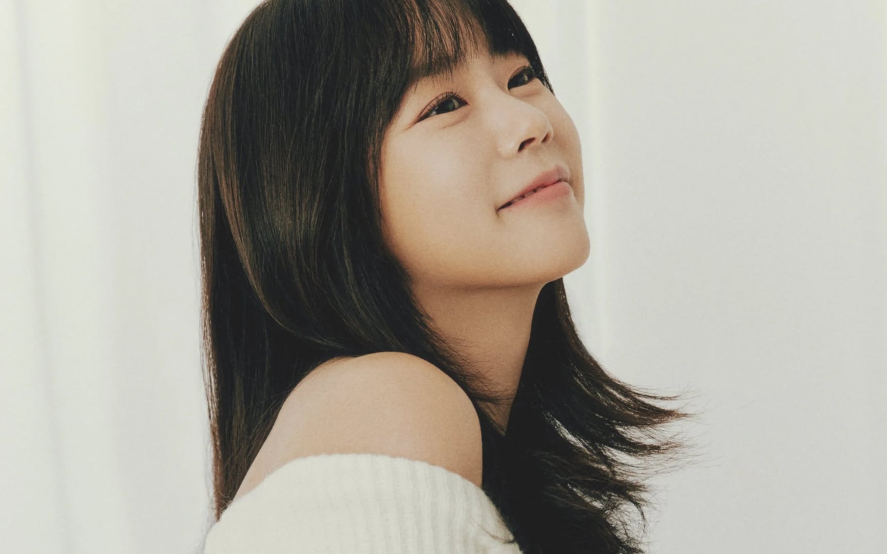 KARA rolls out more individual photos of Seungyeon for their 15th-anniversary album, 'Move Again ...