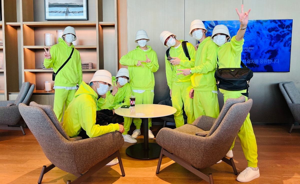 "Are they septuplets?", NCT Dream steal the spotlight with their bright ...