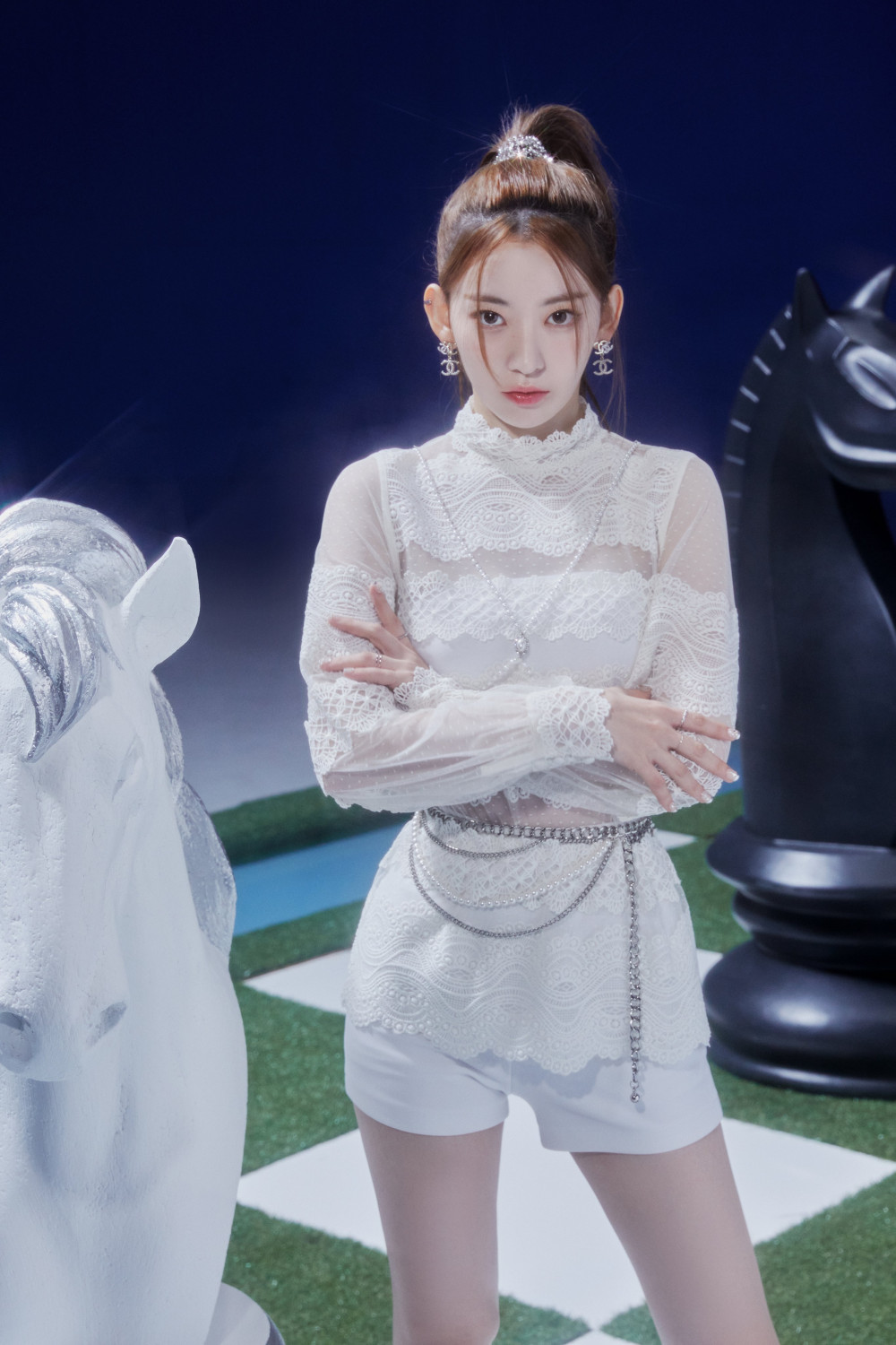 LE SSERAFIM looks regal in concept photos for Japanese debut single ... LE SSERAFIM looks regal in concept photos for Japanese debut single ...