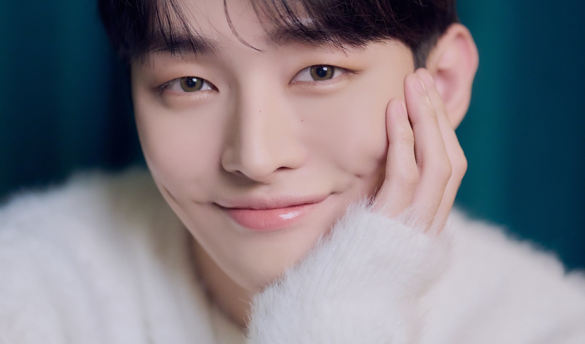 Yoon Ji Sung drops wintery concept photos for 2nd digital single 'December. 24' | allkpop