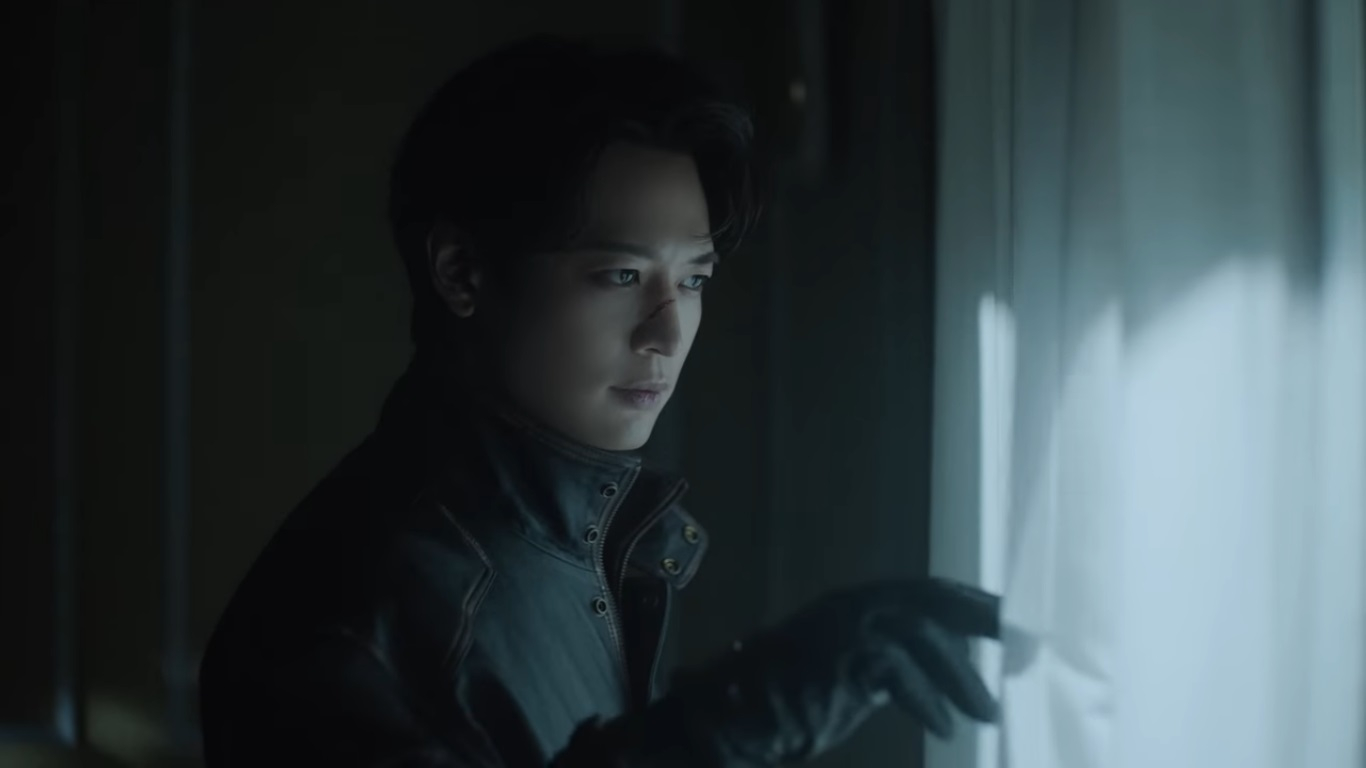 SHINee's Minho faces the 'Illusion of Reality' in intro film for 'Chase' | allkpop