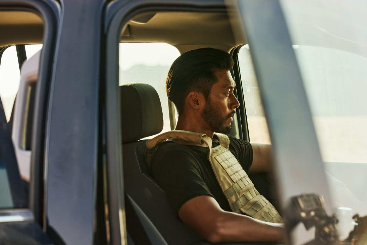 Hyun Bin reveals a new rugged look with a full beard in the still cut ...