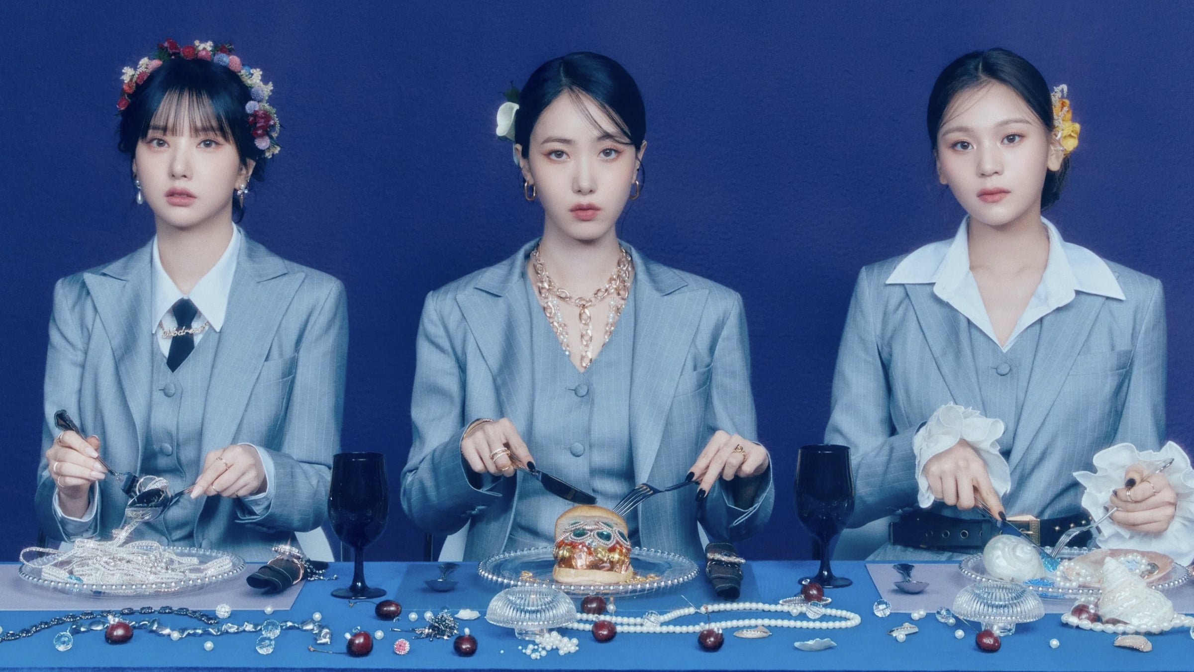 VIVIZ sets a new personal best in first-week sales with 'VarioUS' | allkpop