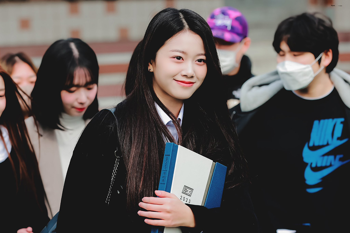 CLASS:y's Won Jimin garners attention for her mature aura as she ...