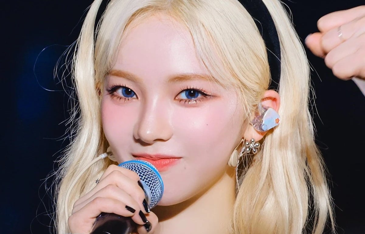 Blonde Karina Strikes Again With A Preppy School Outfit Stealing Netizens Hearts Allkpop