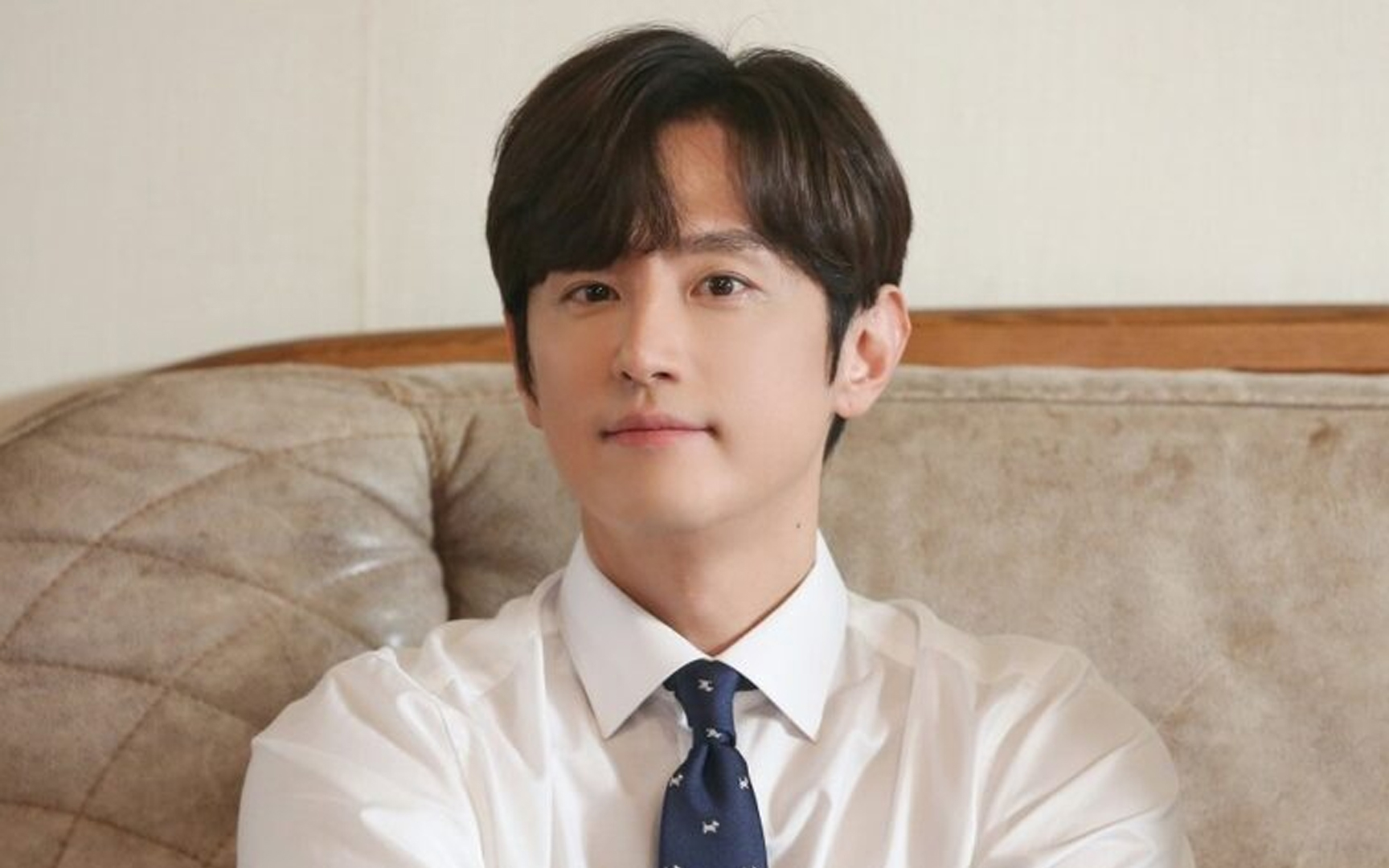 Actor Kwon Yool Gets Mistaken for a BTS Member During Spain Visit | allkpop