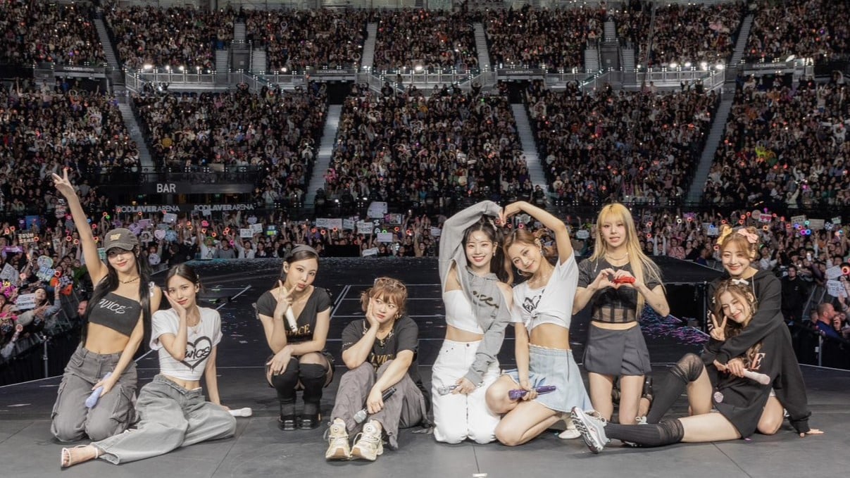 TWICE goes viral on Twitter after performing "Say Something" in ...