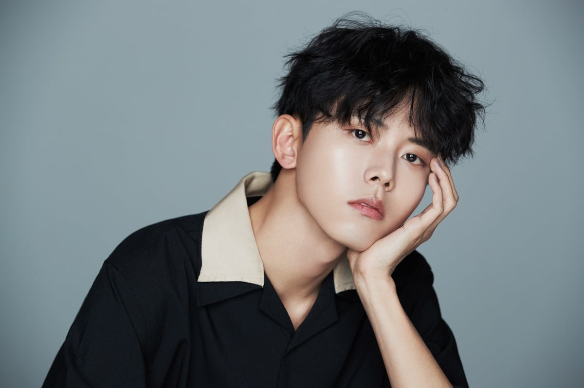 Joo Woo Jae joins 'Hangout with Yoo' cast as new member | allkpop