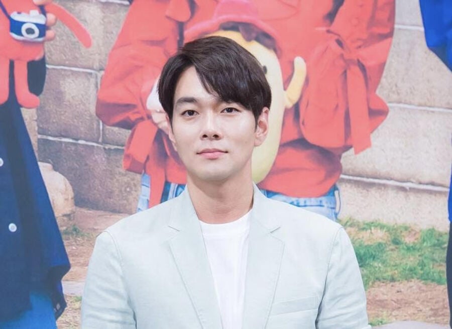 Actor Lee Kyu Han to join upcoming ENA drama 'Longing For You' | allkpop