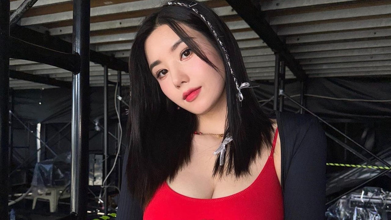 Kwon Eun Bi rises as the new iconic hottie in the K-Pop scene | allkpop