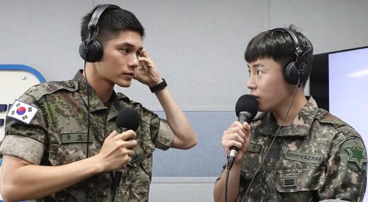 Ha Sung Woon & Ong Seong Wu spotted side by side in their military ...