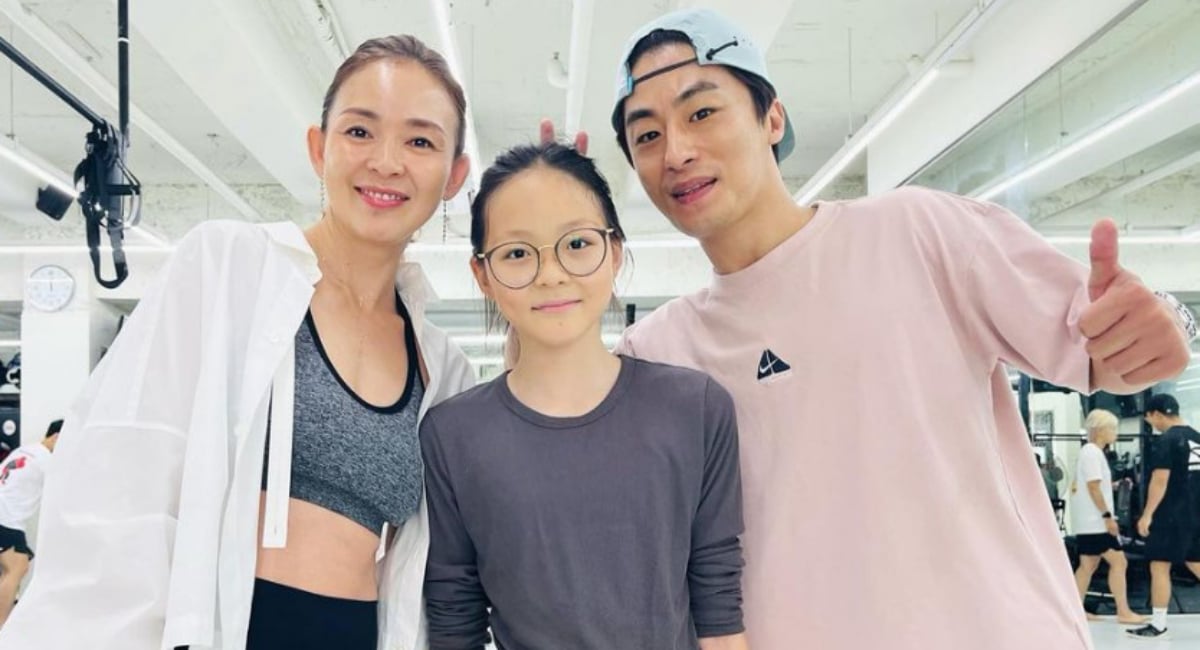 Choo Sarang and mother Yano Shiho meet up with 'D.P.' actor Koo Gyo Hwan at the gym | allkpop