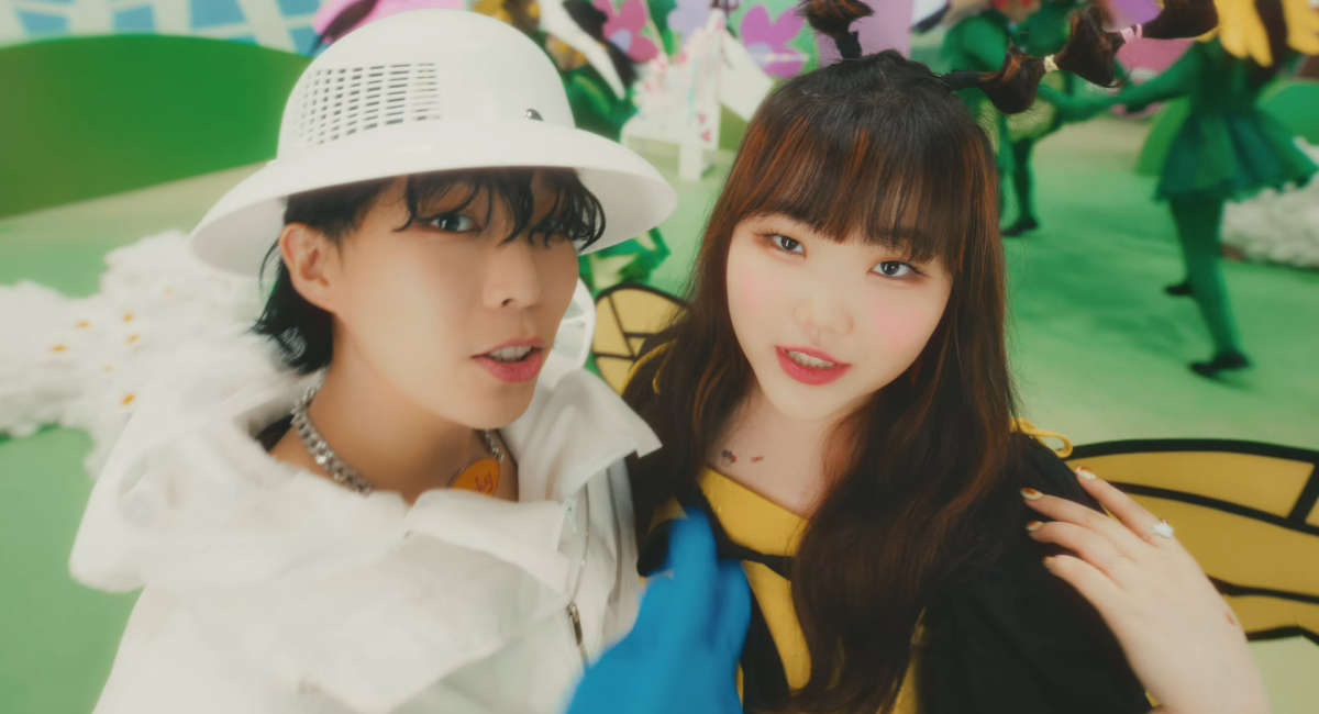 AKMU returns to playful love songs with vibrant MV for 'Love Lee' | allkpop