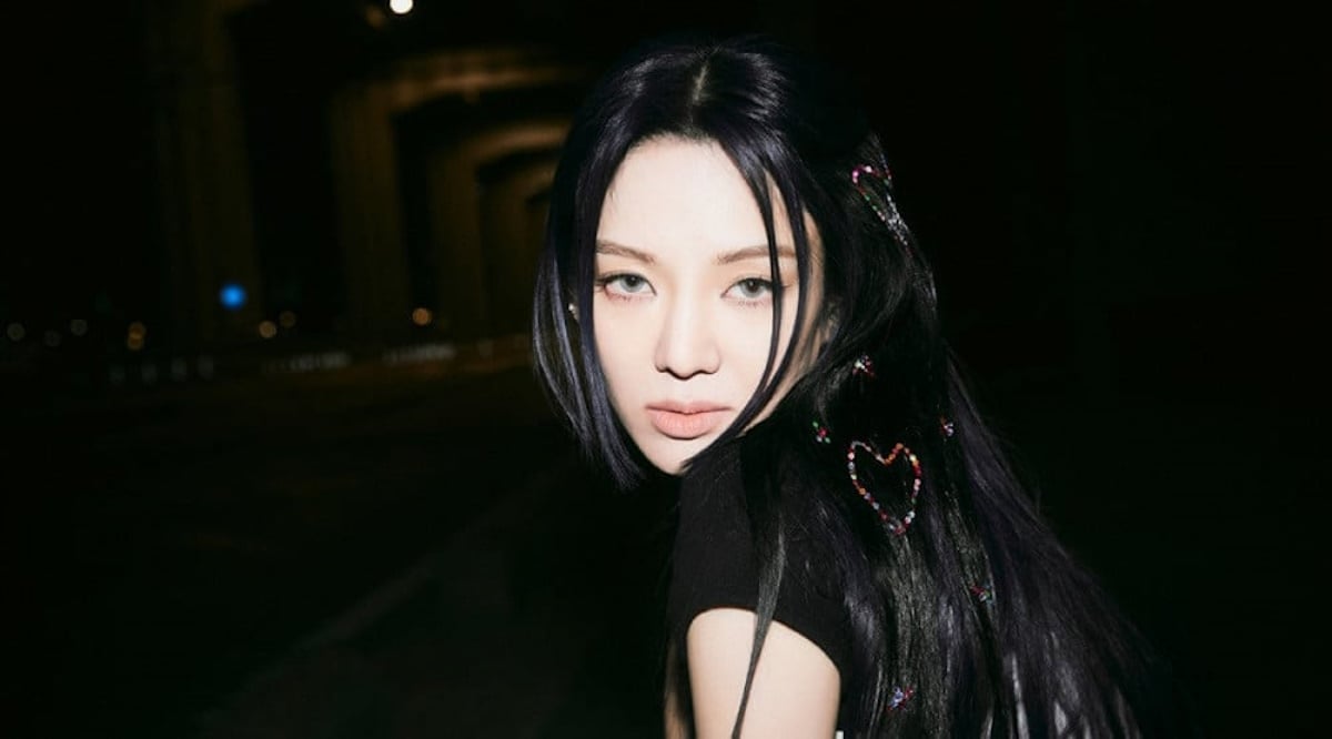 Hyoyeon says Girls' Generation members don't talk often? | allkpop