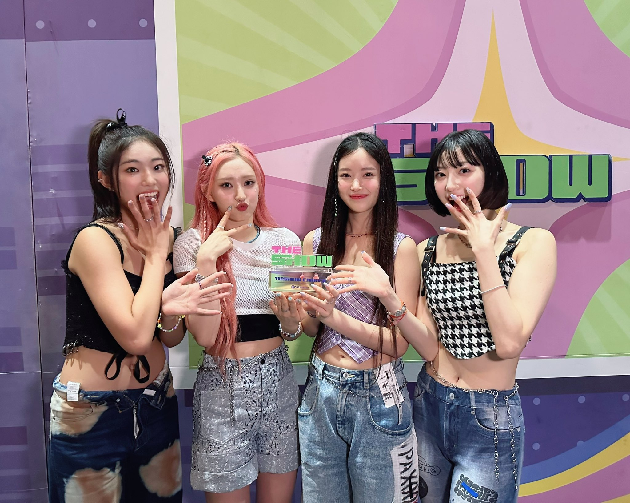 H1-KEY take home first-ever music show win since debut on 'The Show' with 'SEOUL (Such a ...