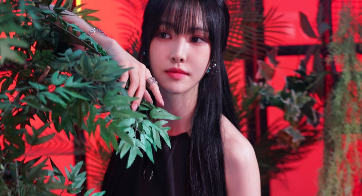 Yuju drops a spoiler image containing lyrics to her solo comeback ...