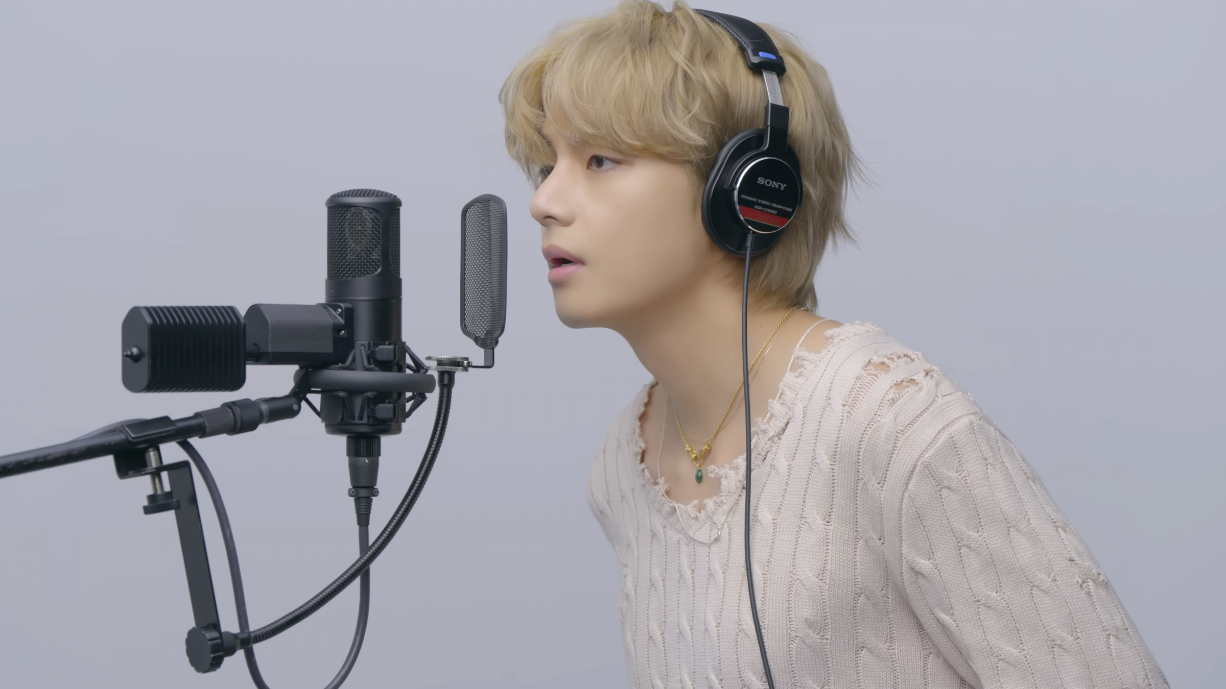 BTS's V puts on a smooth vocal performance of 'Slow Dancing' for 'THE ...