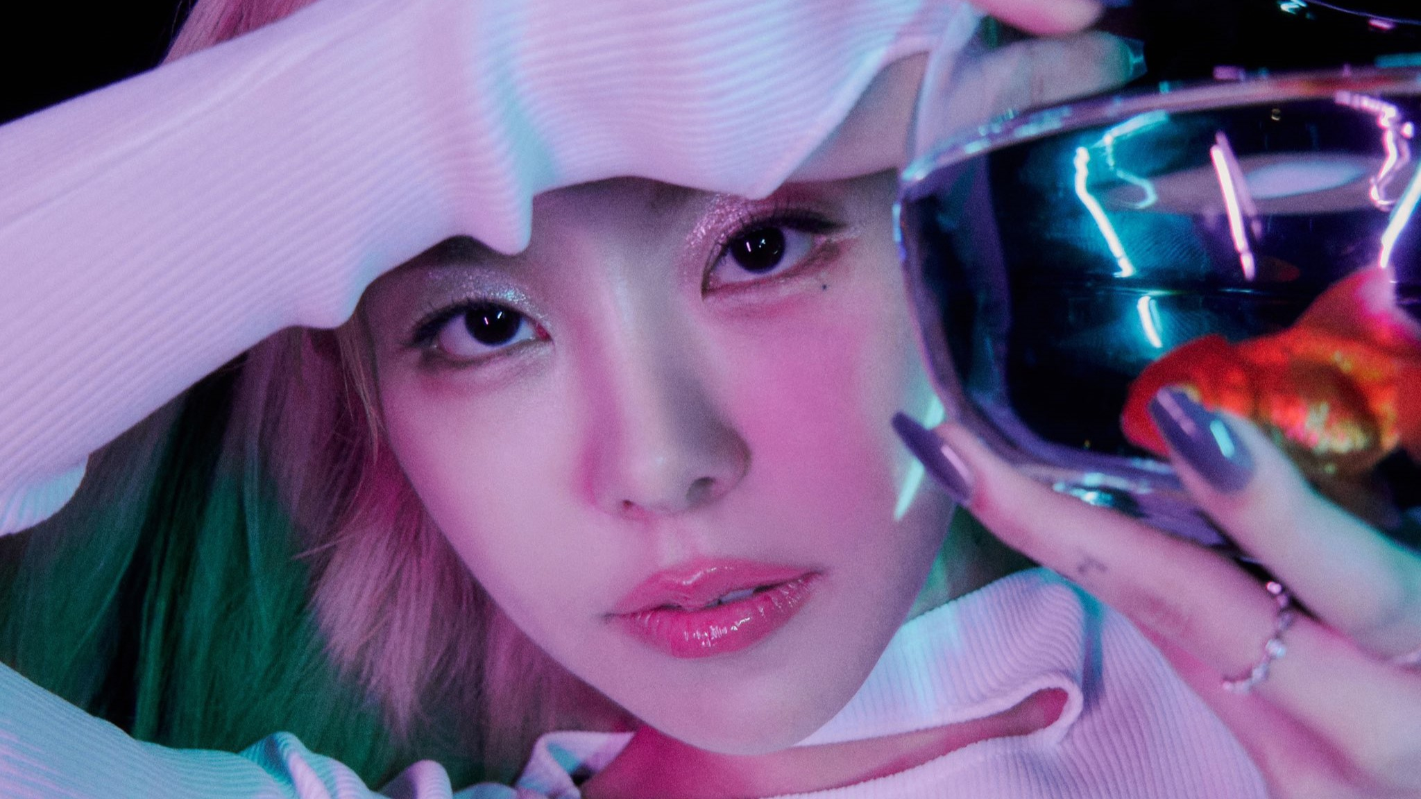 MAMAMOO's Whee In reveals the main artwork for her first full album 'IN the Mood' | allkpop