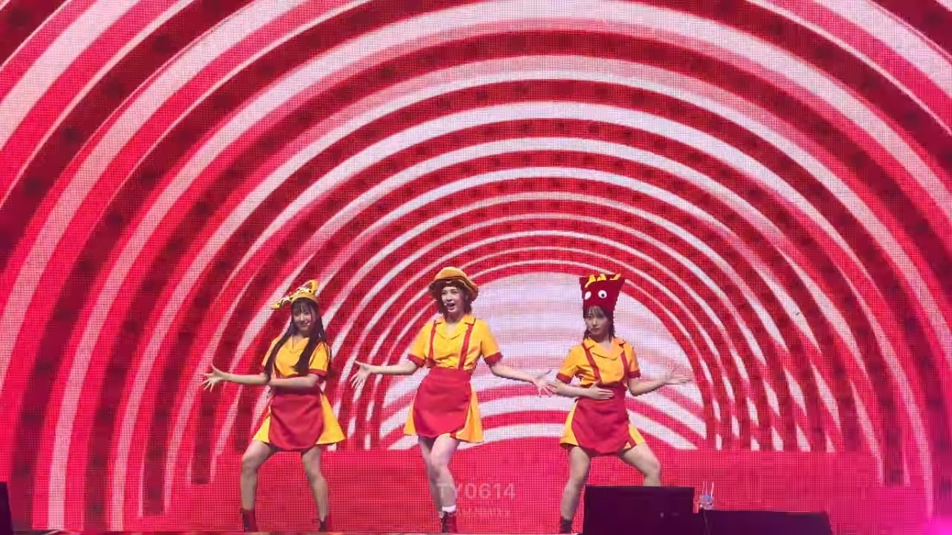 NMIXX's Bae hilariously channels Nana with a live cover of Orange ...