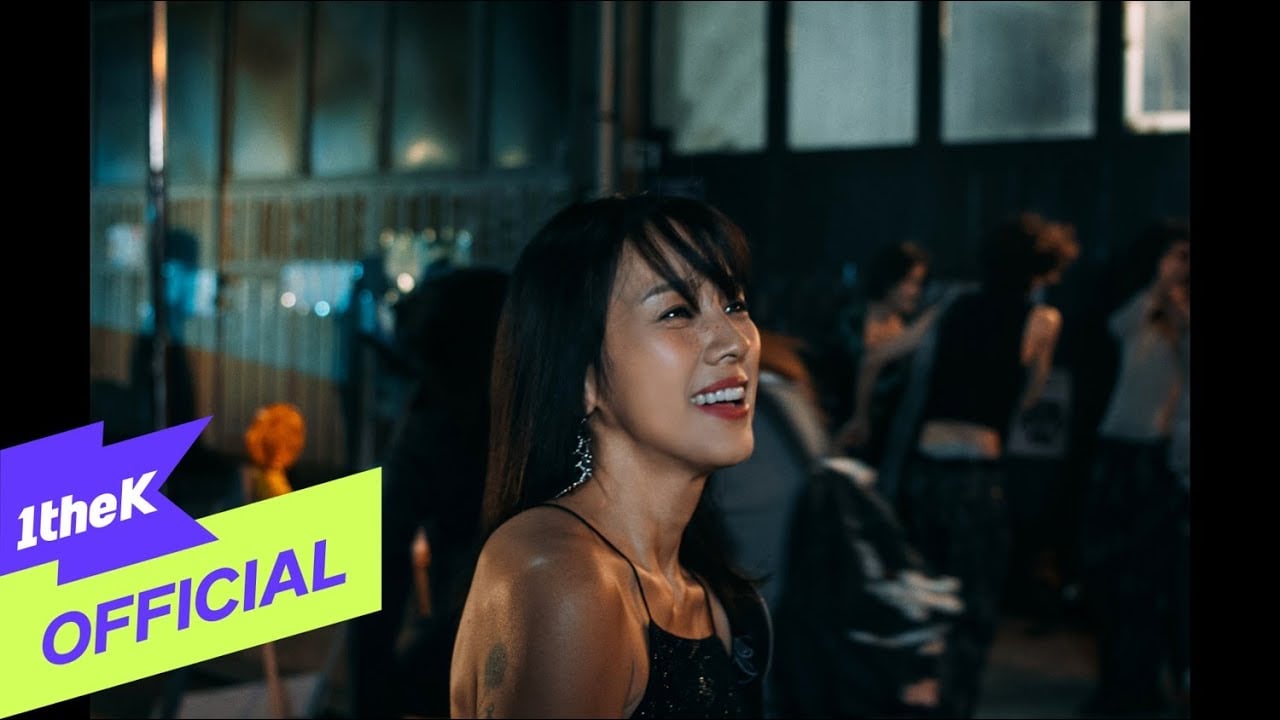 Lee Hyori takes a late night walk in 'HOODIE E BANBAJI' MV | allkpop