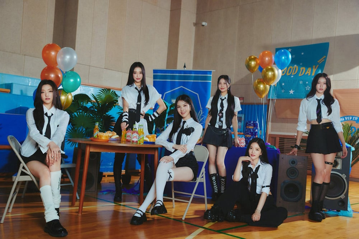 Weeekly rip up a pink teddy in 'ColoRise' track list teaser | allkpop