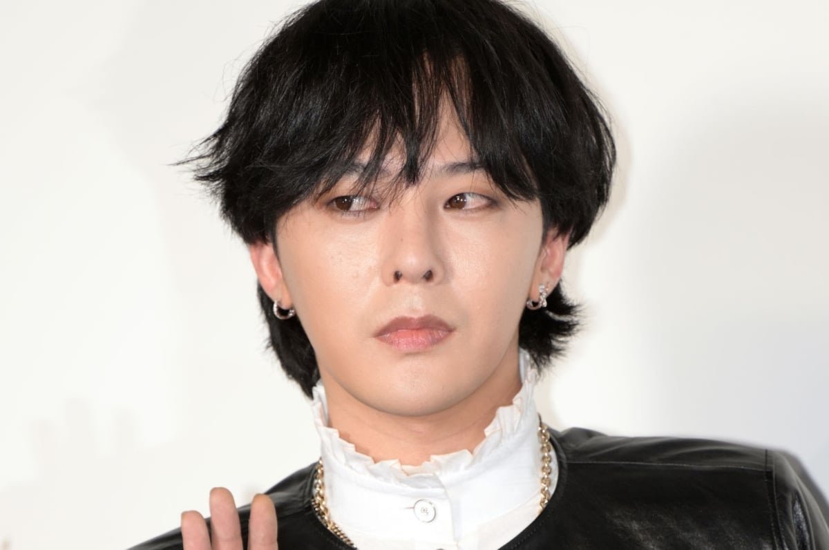 G-Dragon voluntarily shows up at police station for investigations related to his alleged drug ...