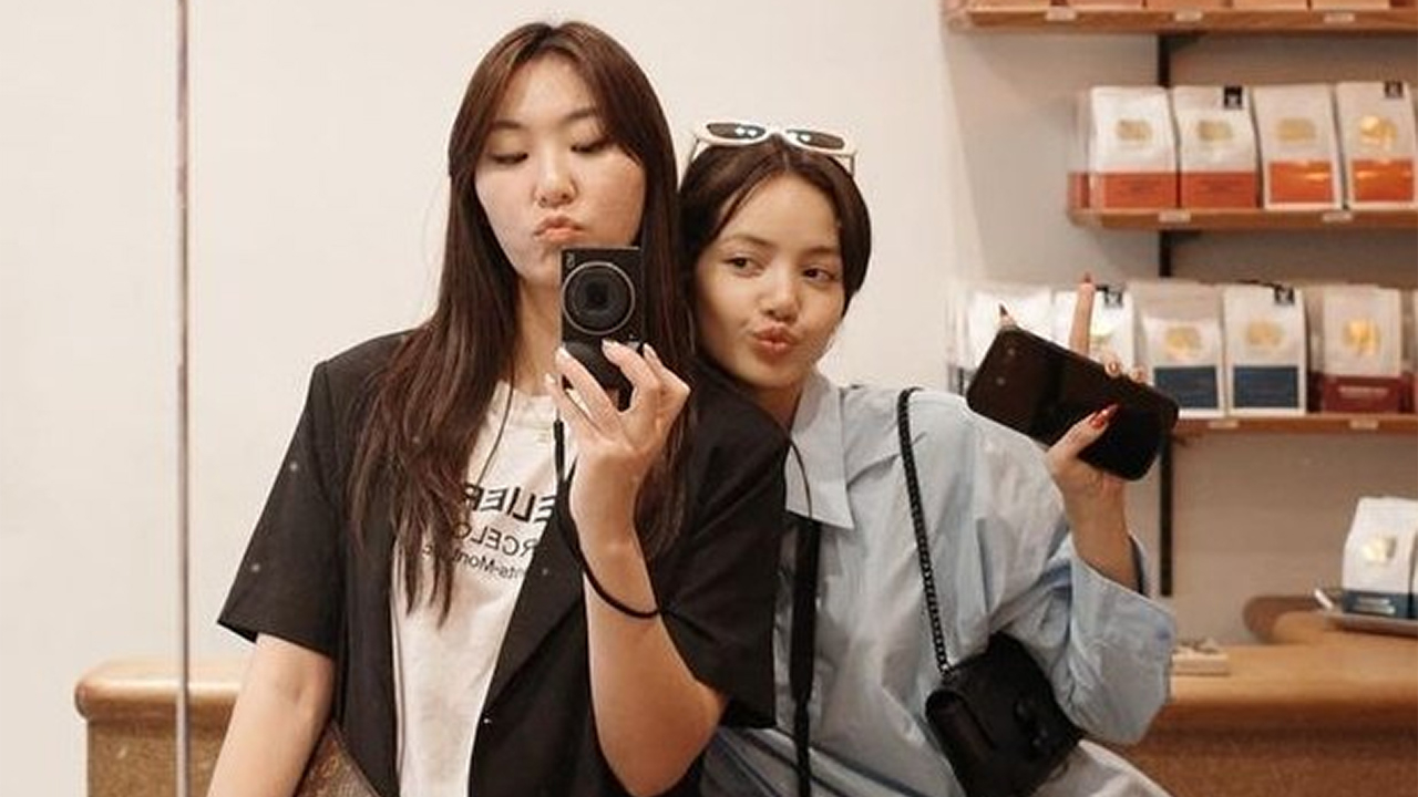 Fans want an update after BLACKPINK Lisa's manager updates her profile ...