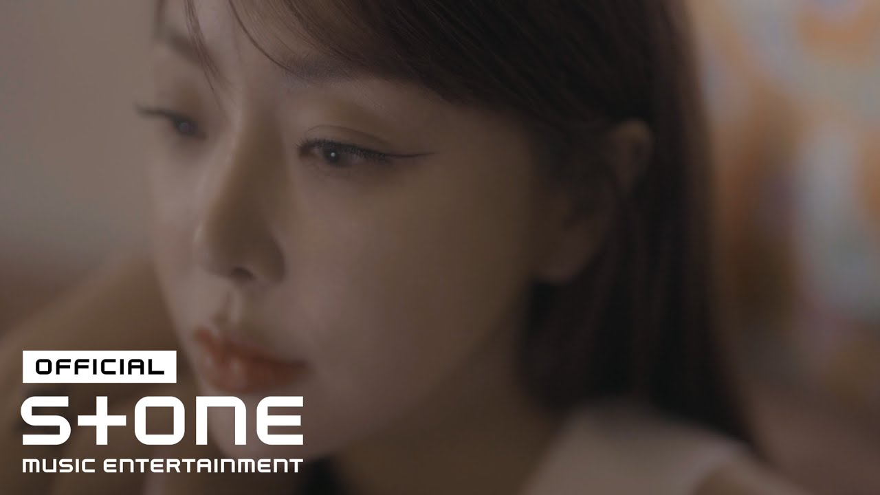 Narsha puts on makeup in 'BLUSH' MV | allkpop