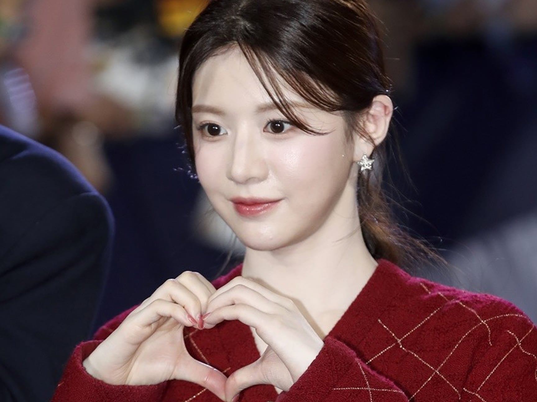 Go Yoon Jung surprises over 100 staff members and label employees with ...