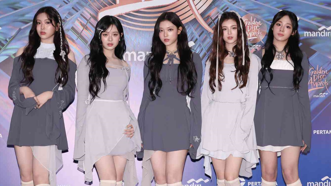 NewJeans receive praise for their pretty styling on the red carpet at the Golden Disk Awards ...