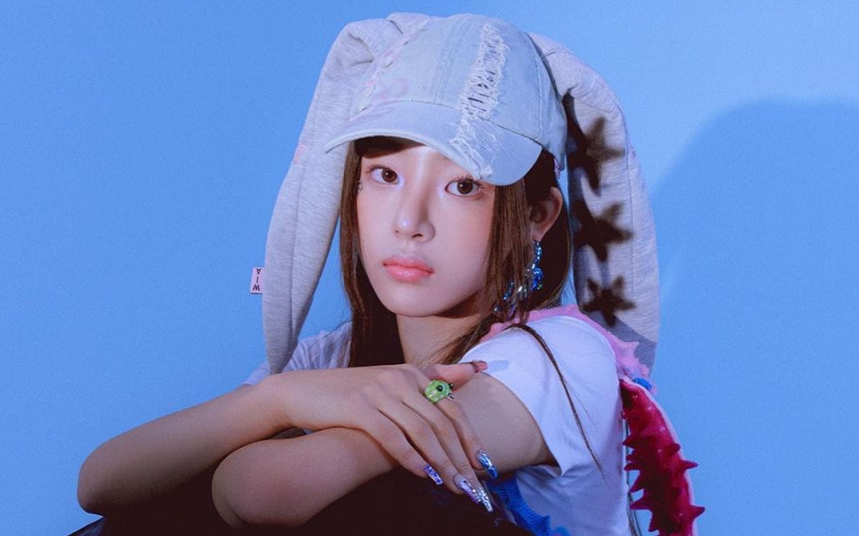 Netizens curious about NewJeans' Minji's frequent use of English despite Grammar Challenges ...