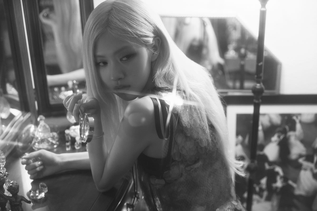 BLACKPINK's Rose searches for new solo fandom name and offers glimpse ...