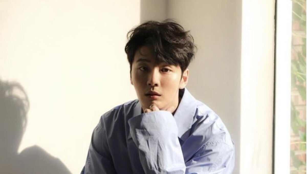 Yoon Shi Yoon Y Park Shin Hye Saliendo