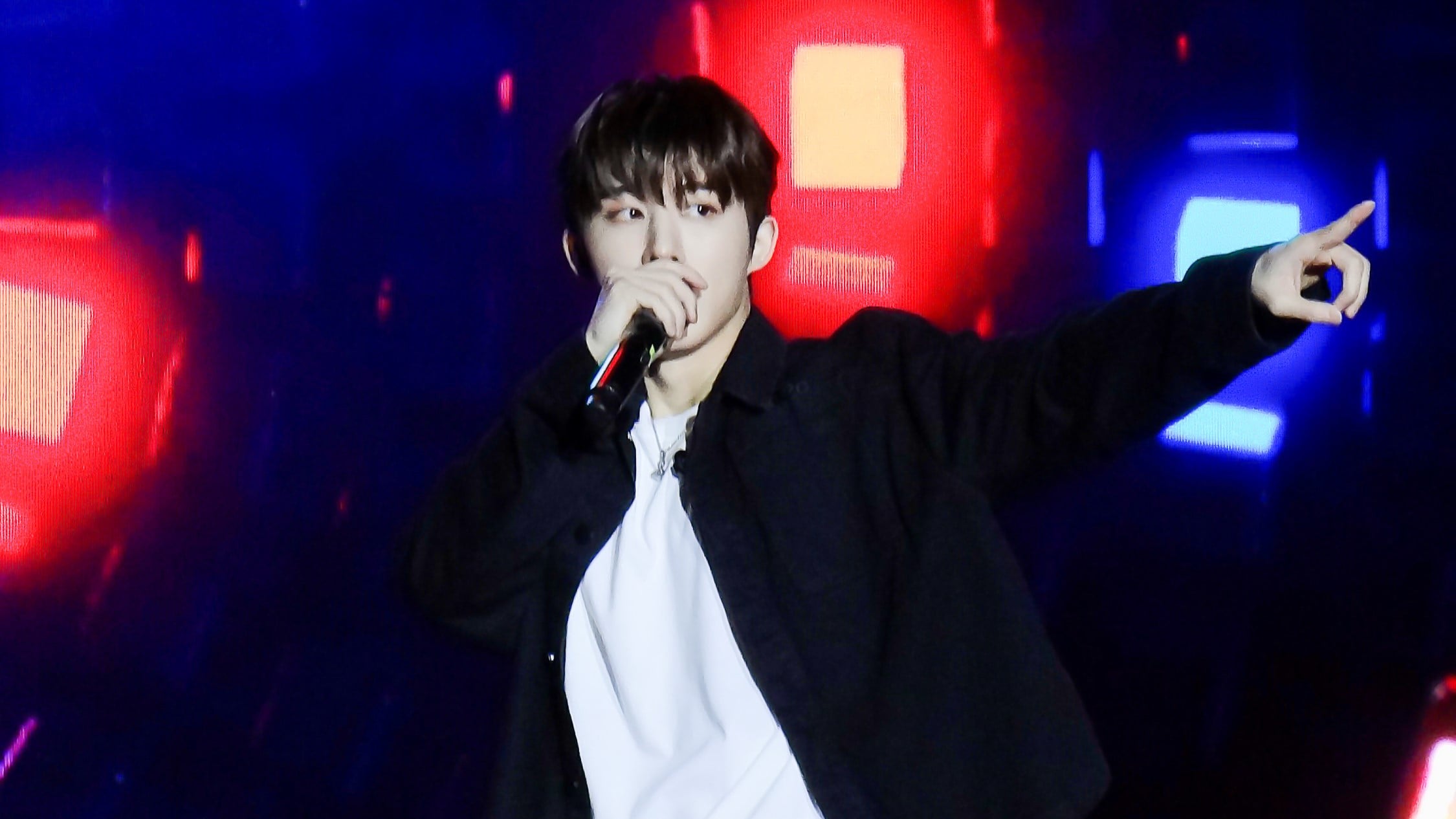 [PHOTOS] B.I during his Privé Alliance fan meeting in Manila | allkpop